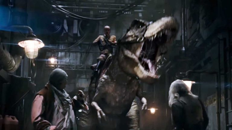 Hitler reitet auf einem T-Rex durch den "Iron Sky: The Coming Race ...