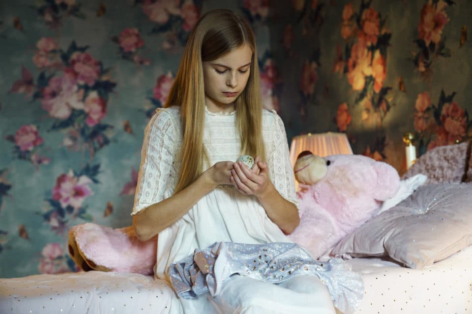 Hatching - Film 2022 - Scary-Movies.de