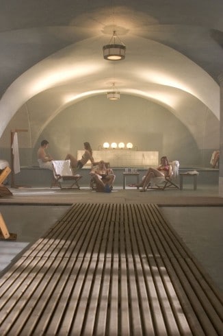 Hostel - Film 2005 - Scary-Movies.de